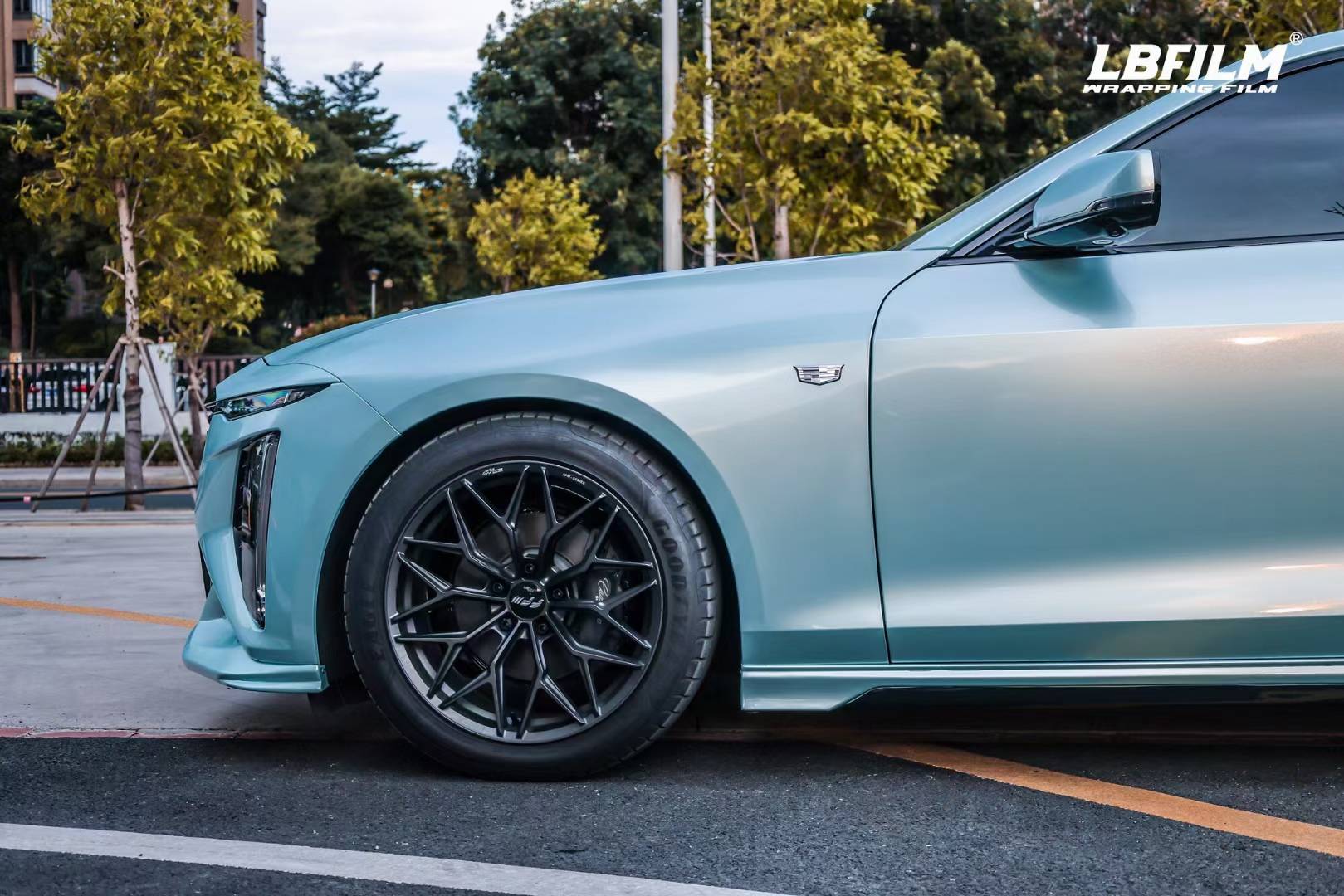 凯迪拉克CT6-LB改色膜液态金属同温层蓝，镶嵌着云的颜色_搜狐汽车_搜狐网