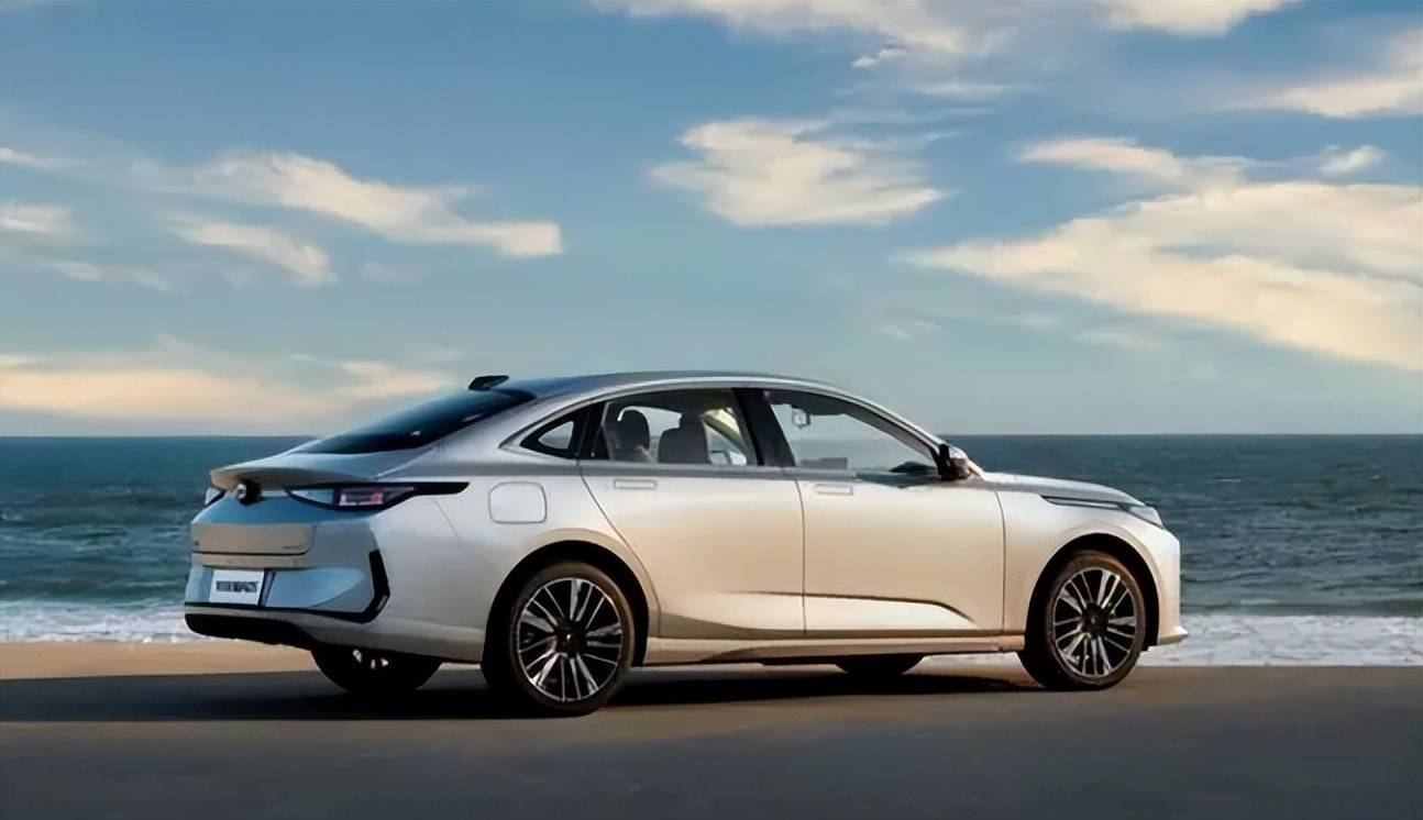 当长安启源A05刚上秦PLUS DM-i冠军版，你会怎么选？_搜狐汽车_搜狐网