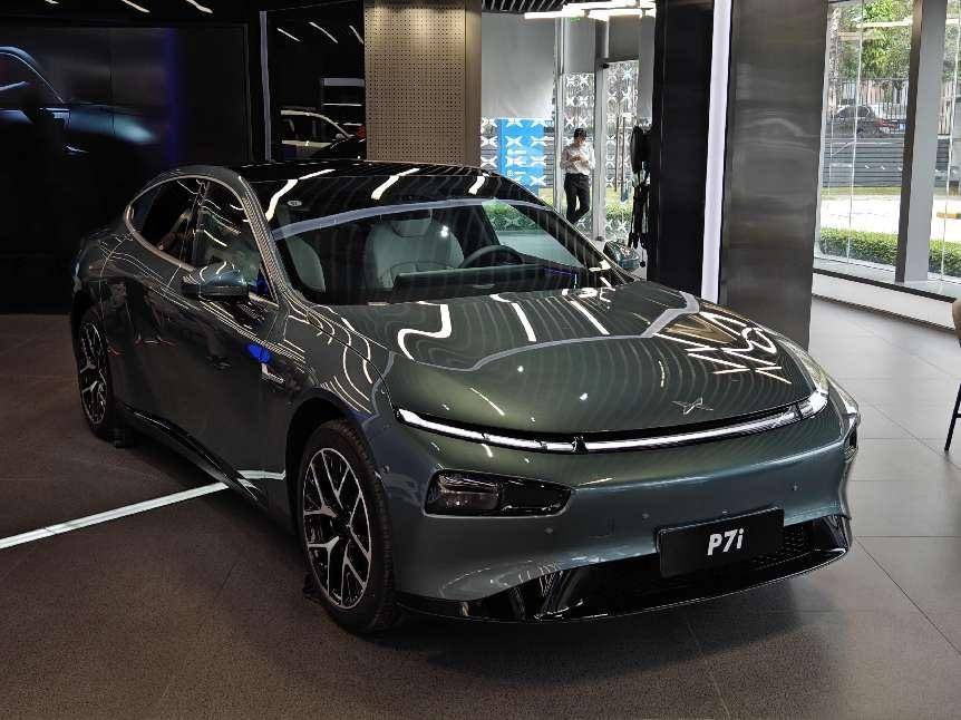 瞄准Model 3换新版而来，实拍小鹏P7i 550版本_搜狐汽车_搜狐网