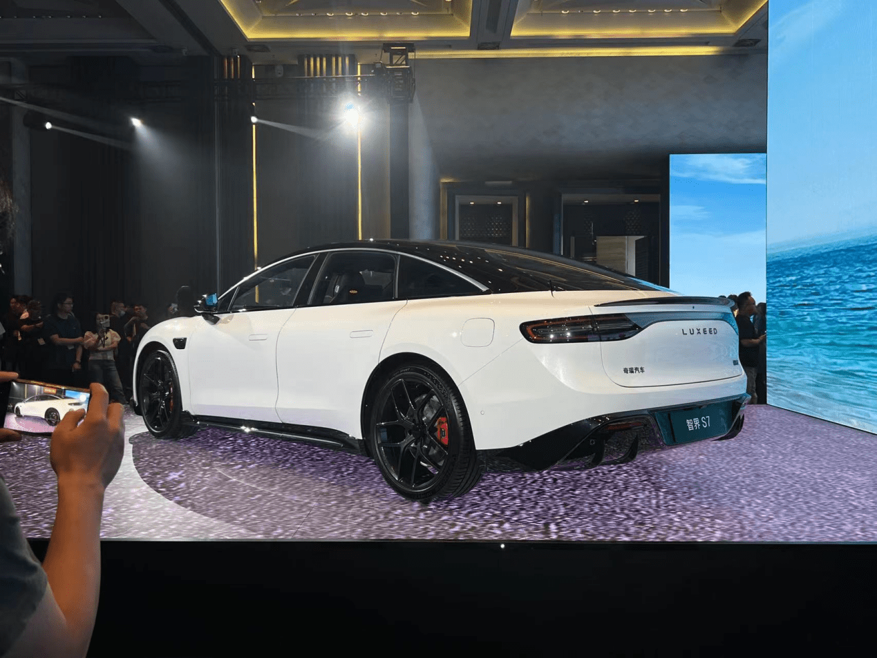 800V快充+800+km续航预售价25.8万起，华为智界S7将11月28日上市_搜狐汽车_搜狐网