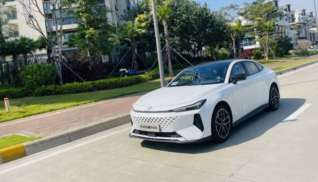 搭载数智电驱 入门级综合表现优秀！试驾启源A06/Q05_搜狐汽车_搜狐网