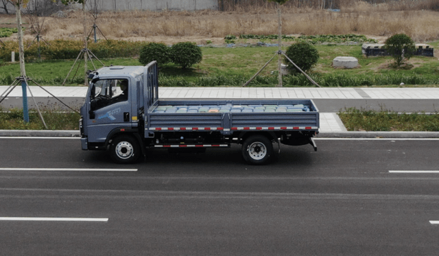 轻卡行业首款8AT车型 HOWO轻卡统帅展示“钞”能力_搜狐汽车_搜狐网