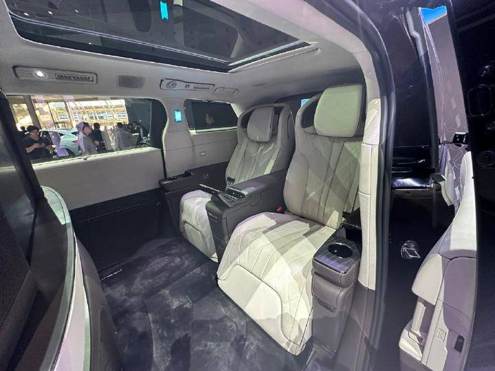 预售价超60万，限量发售，腾势D9 PREMIER亮相_搜狐汽车_搜狐网