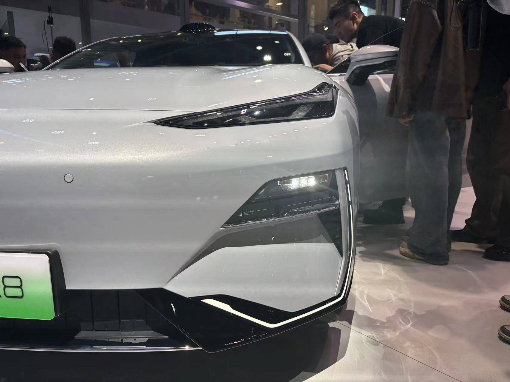 45英寸大屏幕！吉利银河E8配骁龙8295芯片，能否挑战比亚迪汉？_搜狐汽车_搜狐网