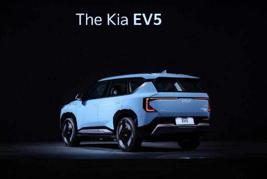 起亚加速电动化转型，推出15万级中型SUV EV5，纯电续航530公里_搜狐汽车_搜狐网