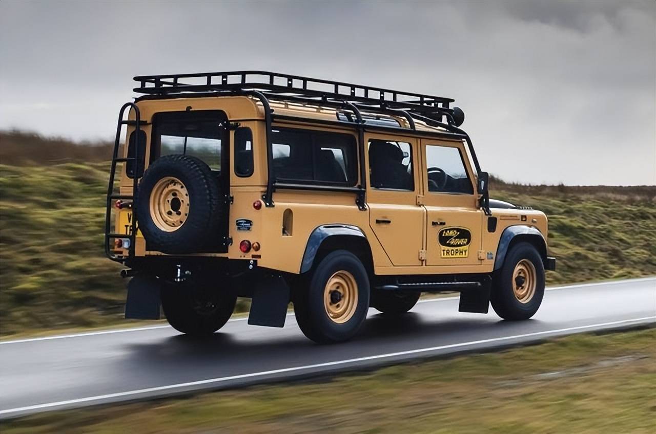 “士不可挡”的速度传奇，2024款卫士V8 DEFENDER致敬经典、成为经典_搜狐汽车_搜狐网