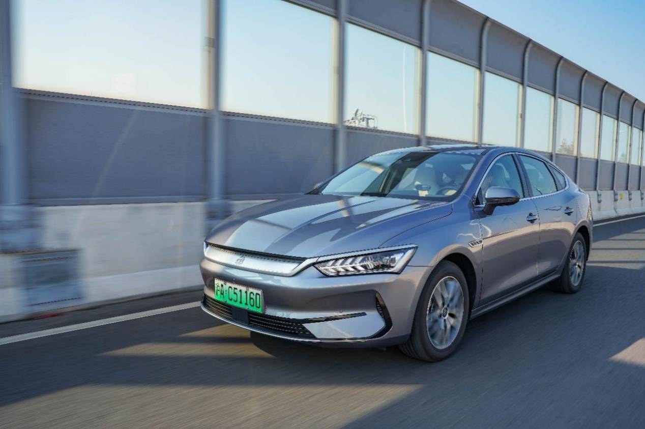 后驱+智能座舱 荣威D7 EV来了 和比亚迪秦PLUS EV相比谁更强？_搜狐汽车_搜狐网