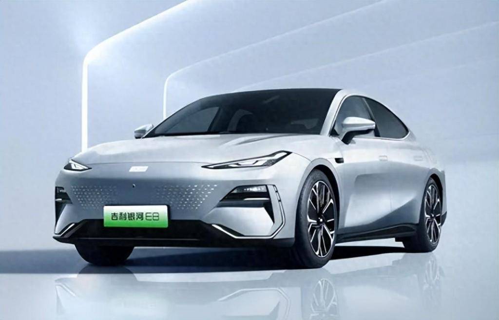 800V、零百3.49秒、665km续航，你觉得吉利银河E8该卖多少钱？_搜狐汽车_搜狐网