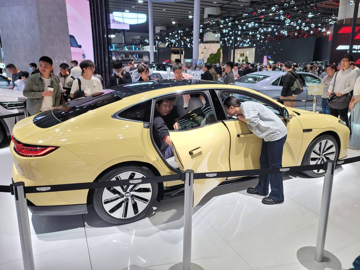 中国新一代纯电旗舰，吉利银河 E8 广州车展闪耀登场 搜狐汽车 搜狐网