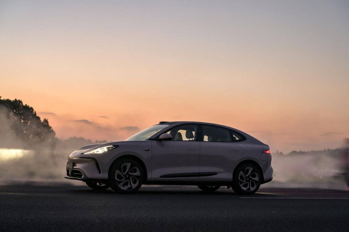 “超级爆品”智己LS6登顶“中大型纯电SUV”销冠_搜狐汽车_搜狐网