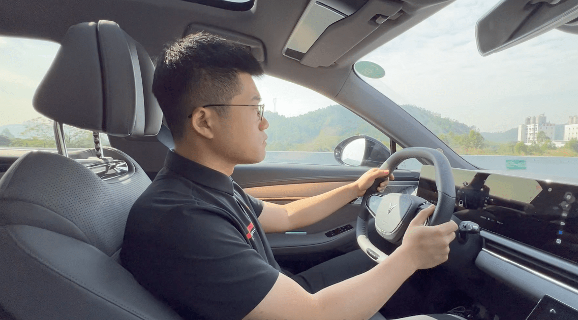 岚图追光PHEV，能否成为56E的终结者？_搜狐汽车_搜狐网