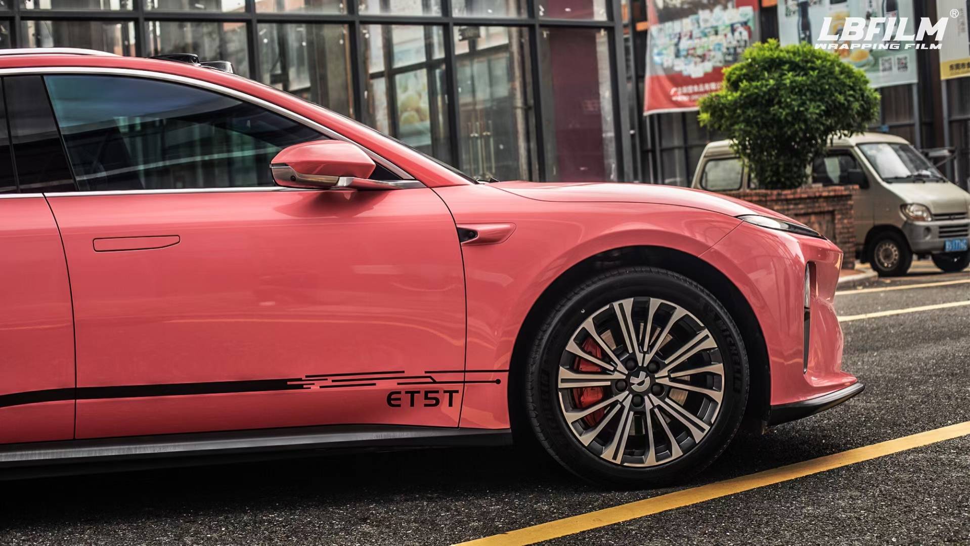 蔚来ET5-LB改色膜超亮豆沙红，太治愈了吧_搜狐汽车_搜狐网