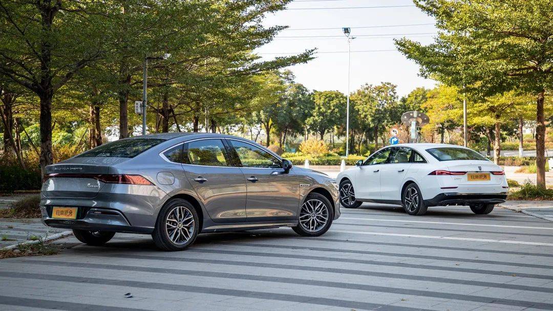 15万纯电家轿，荣威D7和比亚迪秦PLUS EV，谁更值得买？_搜狐汽车_搜狐网