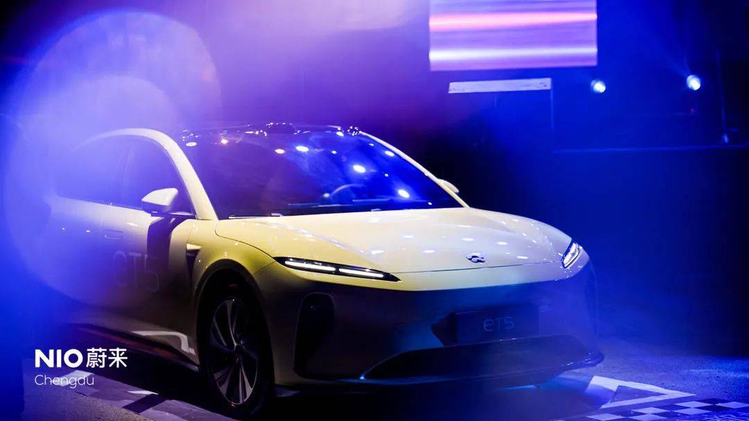 过瘾！抢先体验蔚来ET5赛道模式EP Mode_搜狐汽车_搜狐网