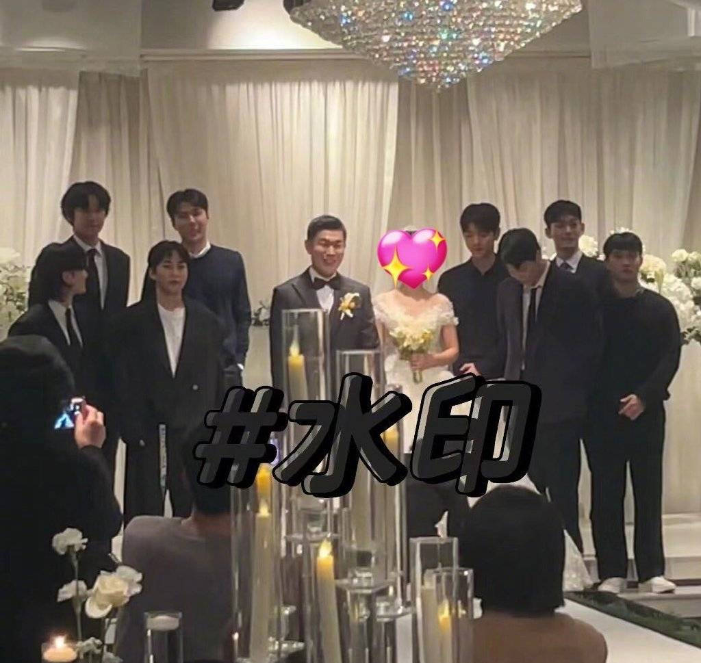 EXO八位成员参加经纪人婚礼 帅哥们久违同框合影-搜狐大视野-搜狐新闻