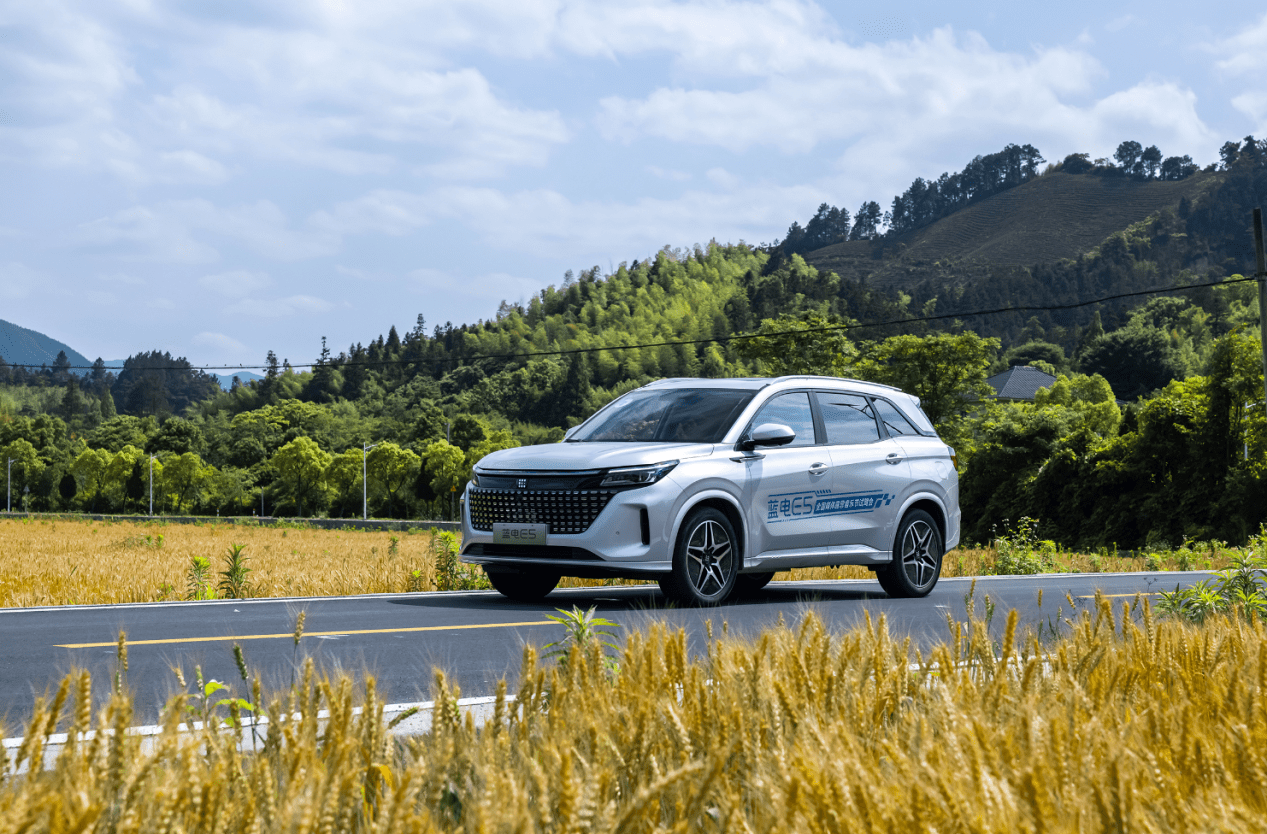 9.98万的中型插混SUV黑马来了，蓝电E5全方位击穿长安CS75 PLUS_搜狐汽车_搜狐网