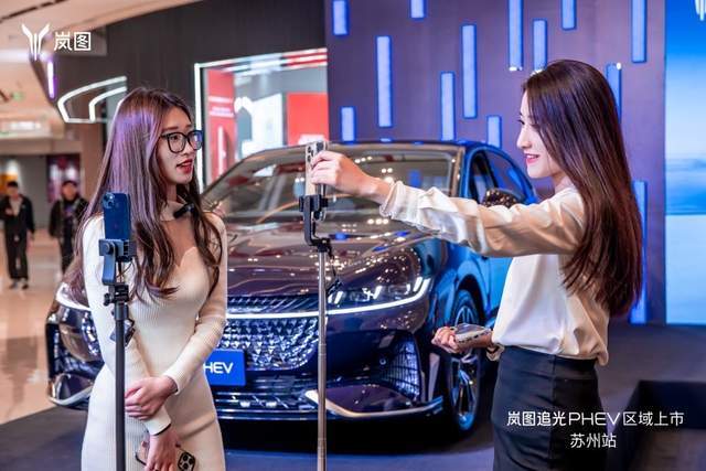 搭载百万级可预判魔毯底盘 岚图追光PHEV 25.28万元起正式上市_搜狐汽车_搜狐网