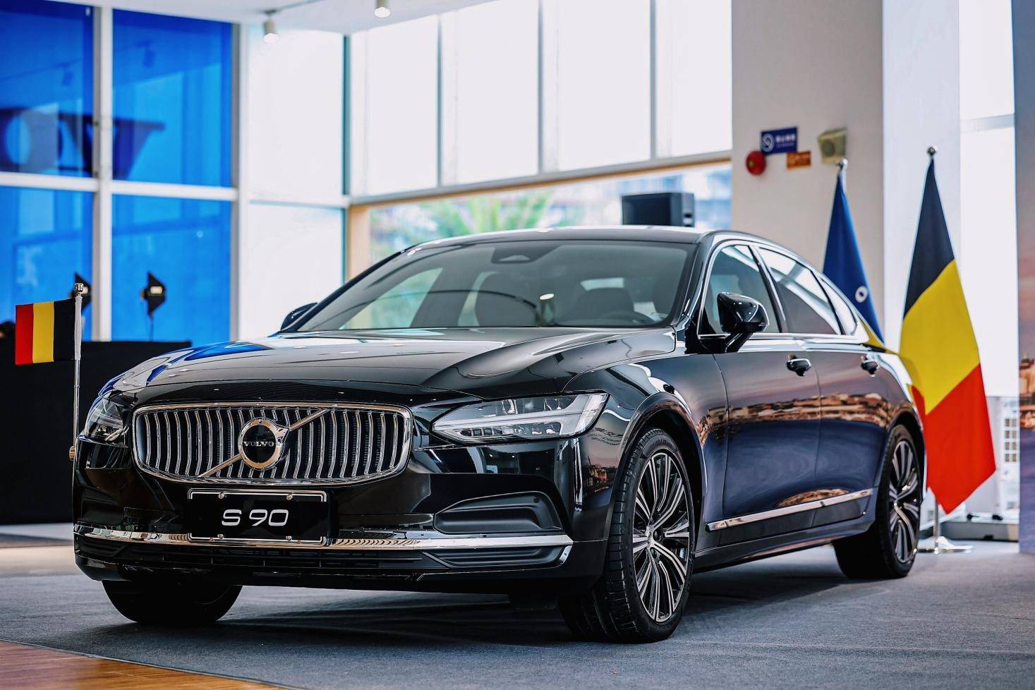 荣耀时刻！比利时驻广州总领事馆选沃尔沃S90作‘一号国旗车’_搜狐汽车_搜狐网