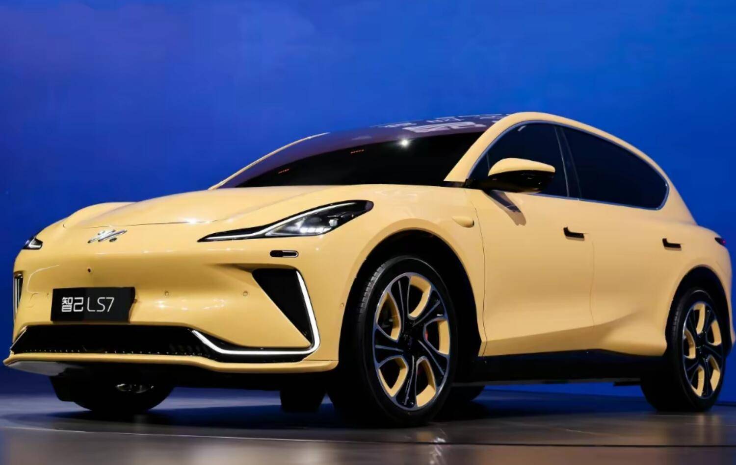 价值7万元，智己LS7推出限时购车优惠措施，确实有必要_搜狐汽车_搜狐网