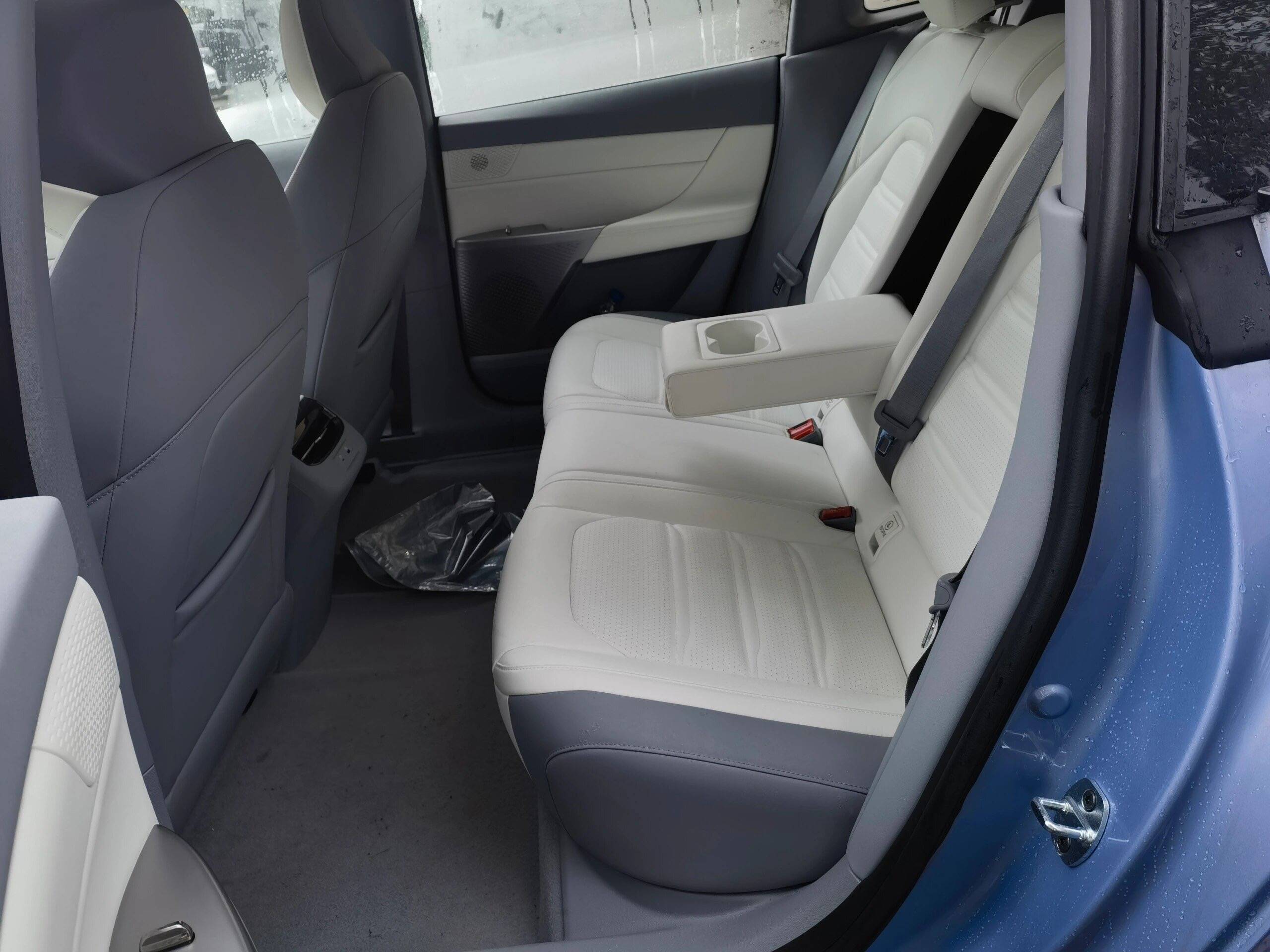 东风eπ007到店，大过深蓝SL03，配剪刀门+电动尾翼，续航1200km_搜狐汽车_搜狐网