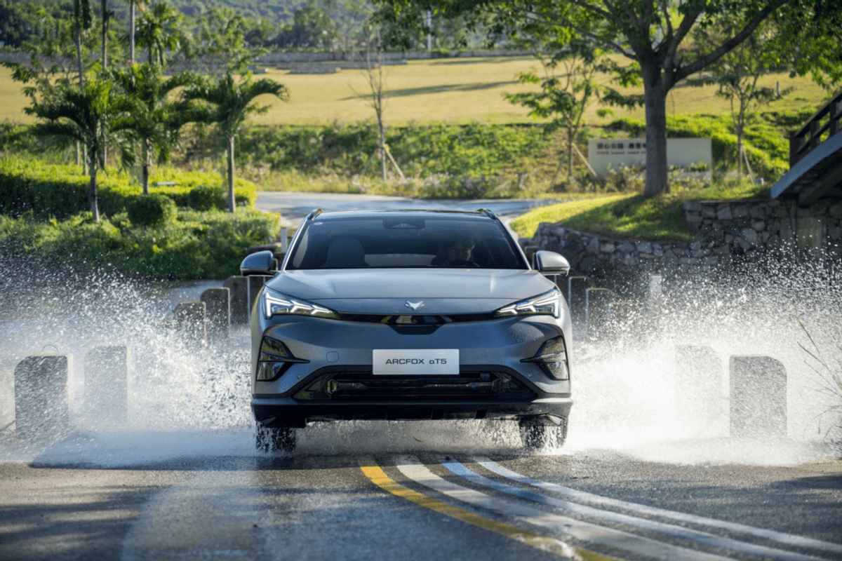 阿尔法T5上市15.58万起售！不到20万买800V平台的车，卷到平流层_搜狐汽车_搜狐网