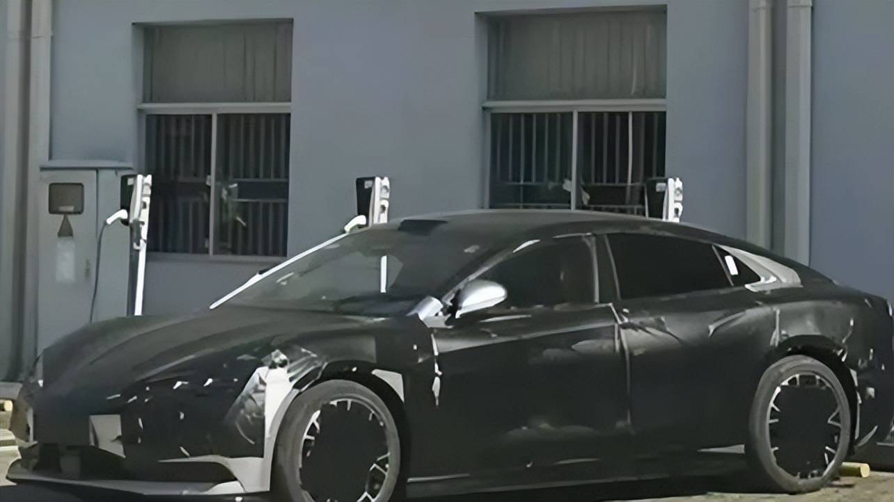 定位接近BBA“56E”，比亚迪仰望U6街拍！外观能接受？_搜狐汽车_搜狐网