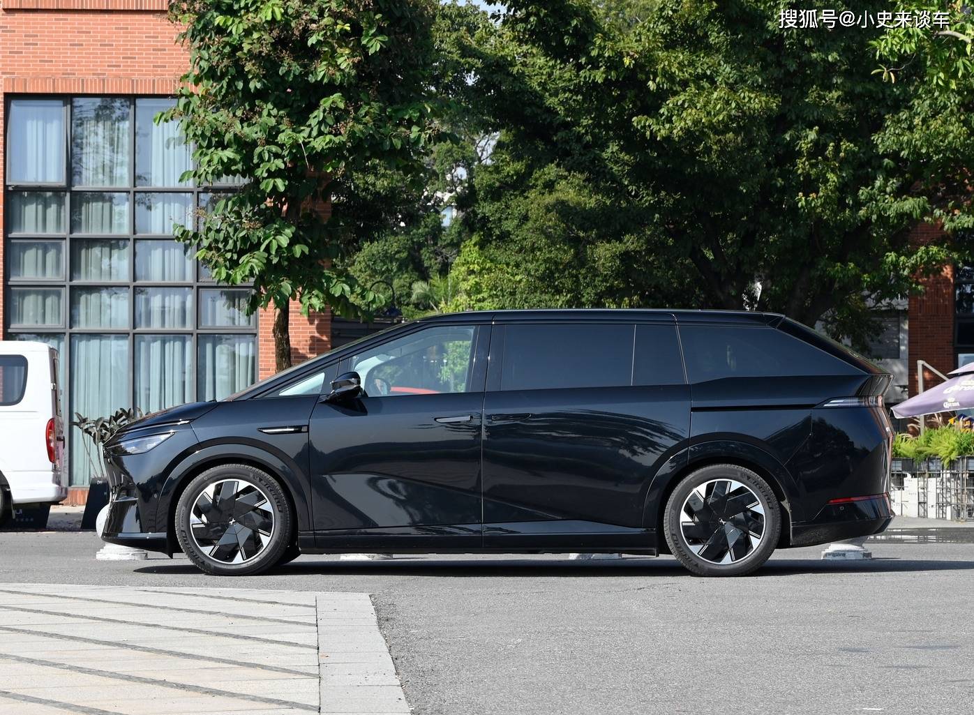 小鹏首款MPV今日上市！预售订单超30000台，车长近5米3配航空座椅_搜狐汽车_搜狐网