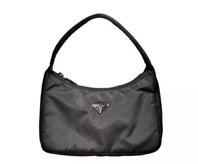 入手前必看|今年超火的Prada Hobo，原来有6种不同_Beer