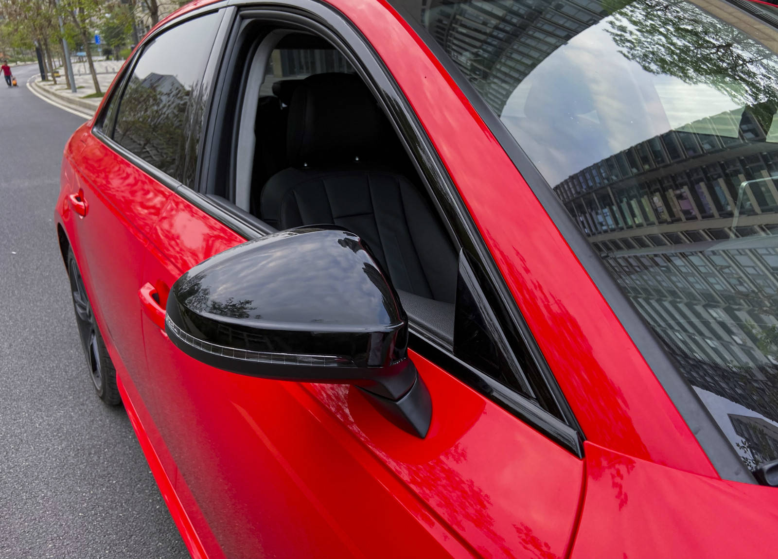 江苏汽车车身改色|STAR星魔改色膜奥迪A4L PET法拉利红案例展示_搜狐汽车_搜狐网