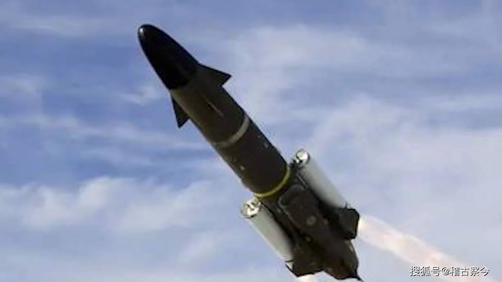 RBS-15瑞典最先進的导弹，自動選擇最危險的目標，导弹家族的常青樹_mk