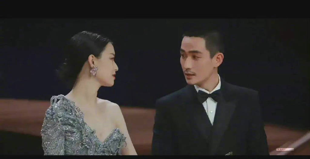 犯罪悬疑电影《消失的她》开机路透照曝光 主演朱一龙倪妮文咏珊黑t亮相 李木子 报警 妻子