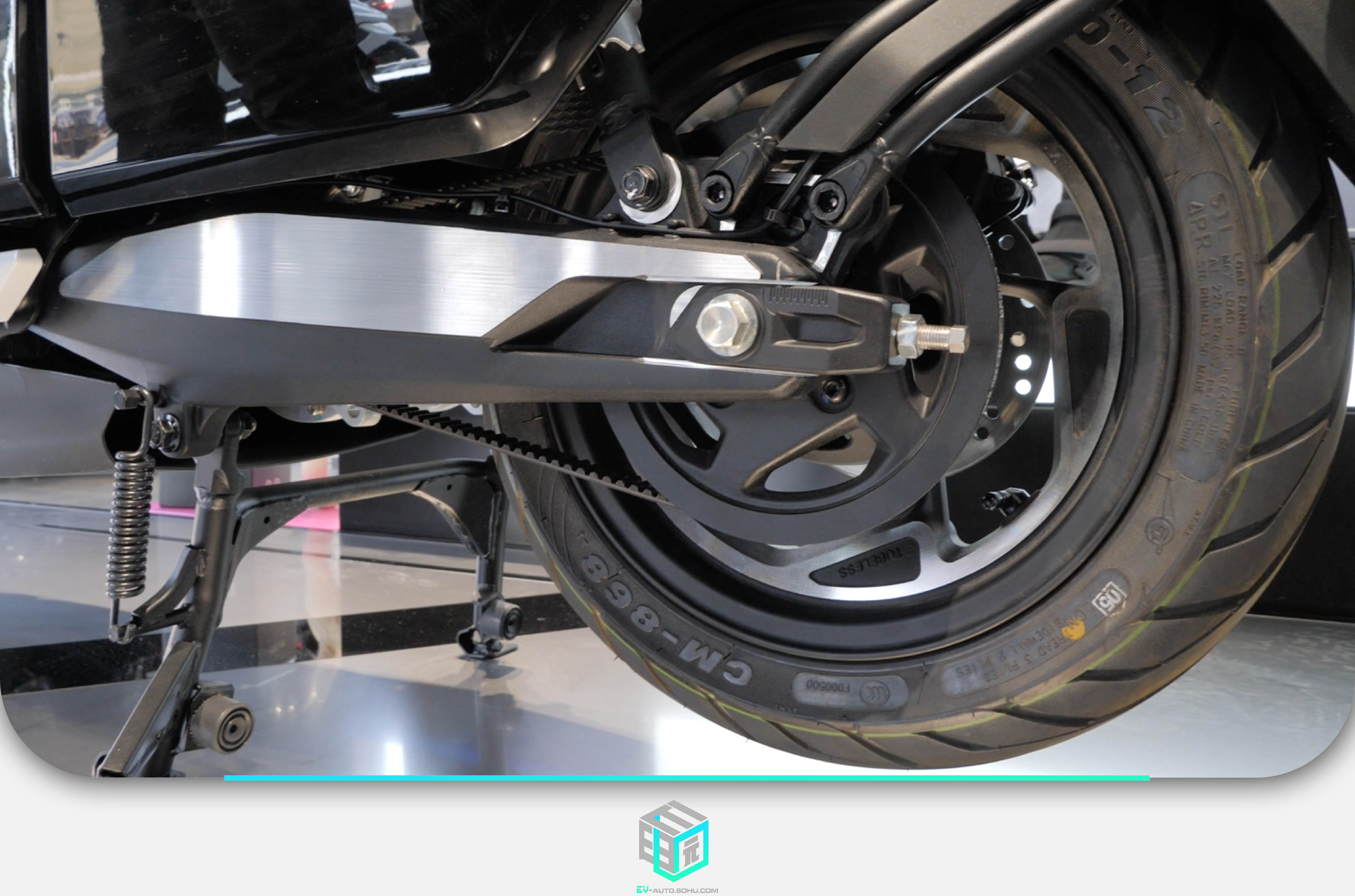 两轮届的Model 3？ 试驾春风动力极核AE8纯电动摩托车_搜狐汽车_搜狐网