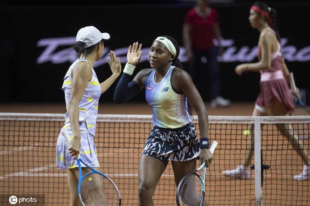 2022年WTA保时捷大奖赛女双半决赛：张帅/高芙获胜-搜狐大视野-搜狐新闻