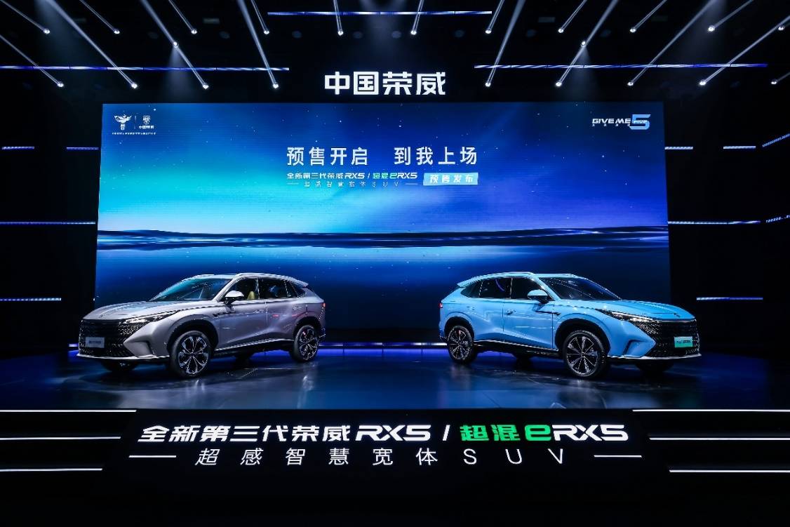 续航高达1050km、27寸4K滑移屏，第三代荣威超混eRX5最低售15.39万_搜狐汽车_搜狐网