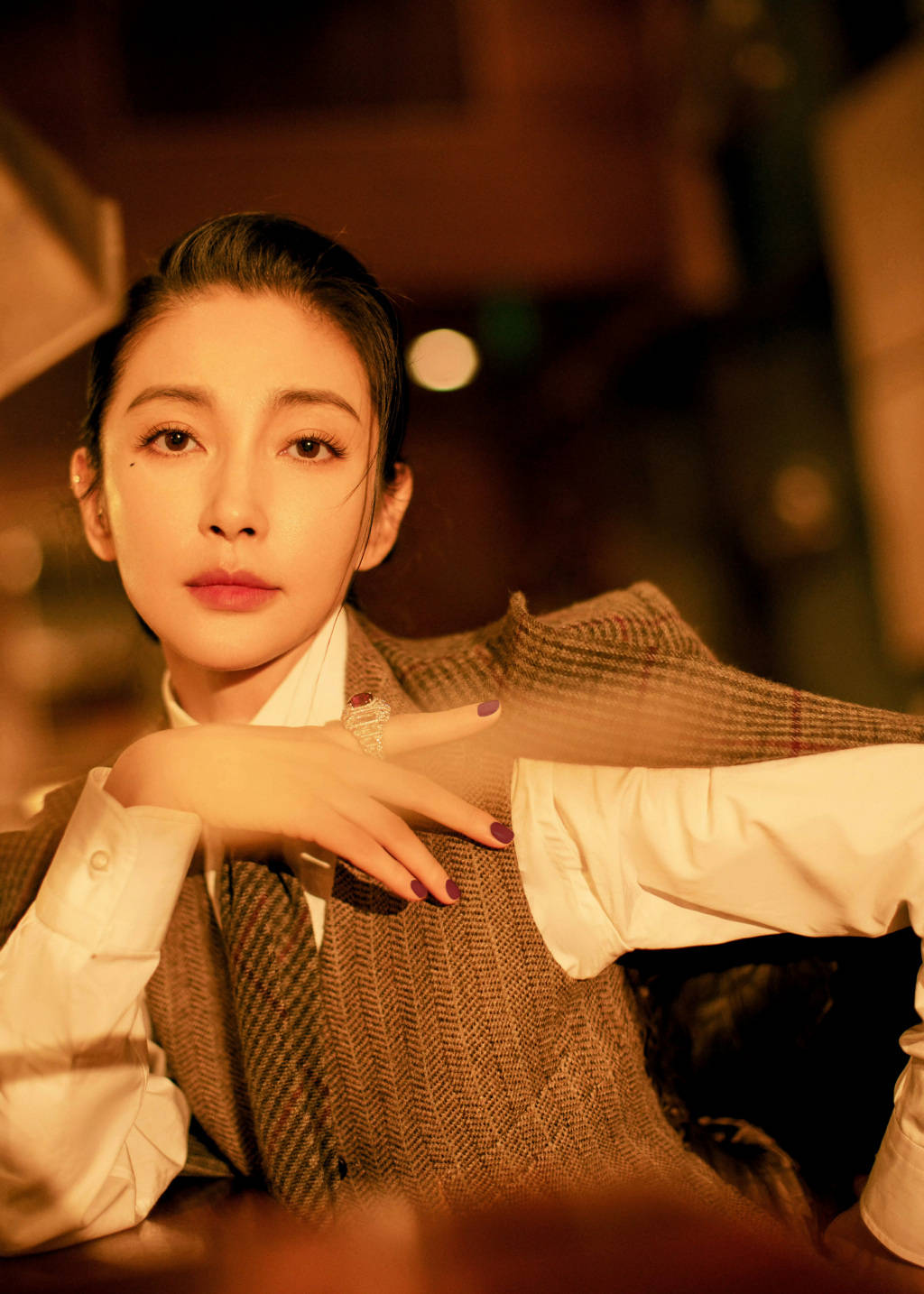 李冰冰穿帅气西装拍摩登大片 大长腿身材保养有方-搜狐大视野-搜狐新闻