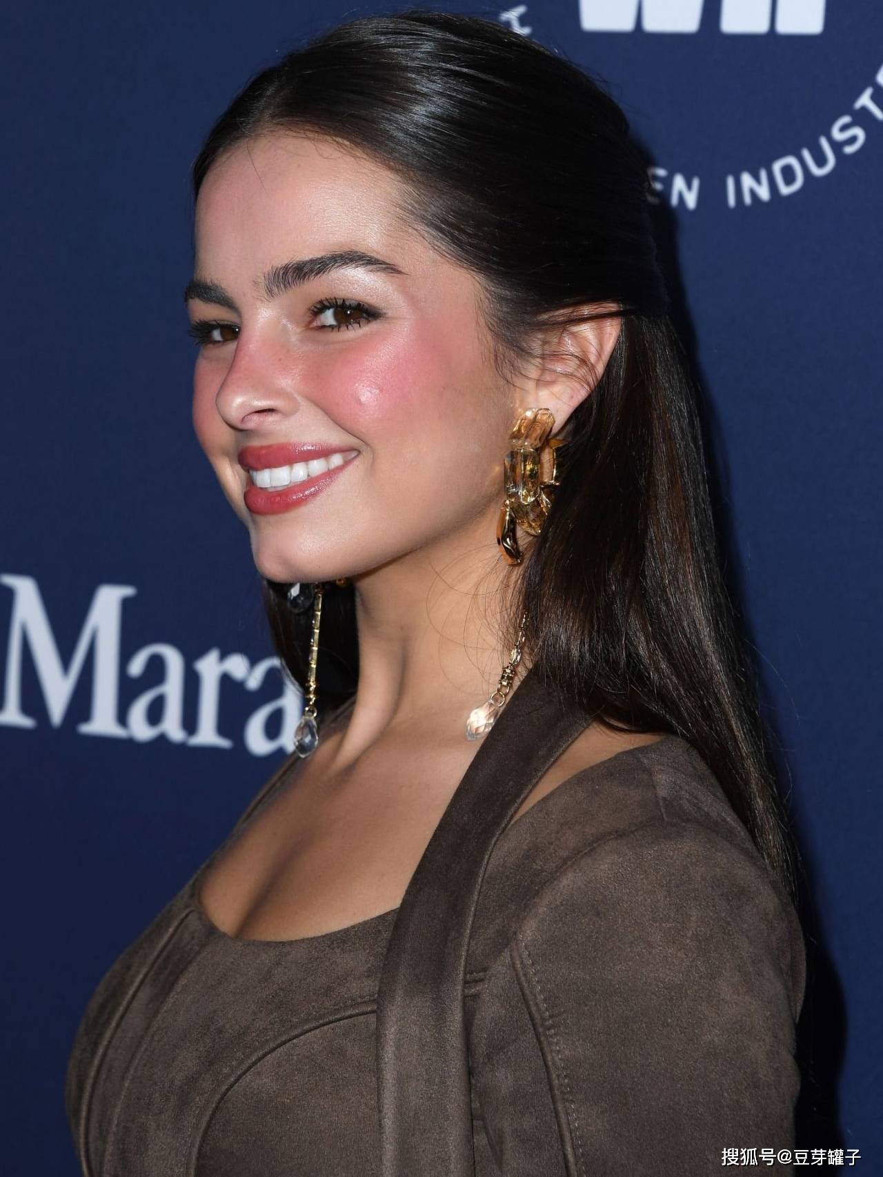 美国网红歌手Addison Rae，大秀小蛮腰，性感可爱-搜狐大视野-搜狐新闻