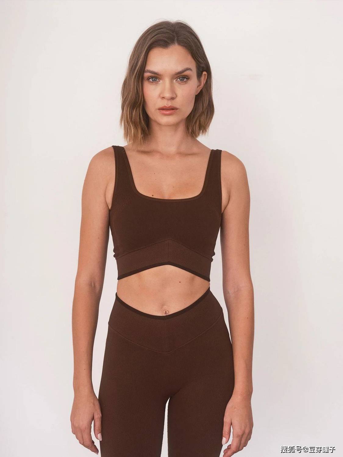 丹麦超模Josephine Skriver，身材匀称，健康性感-搜狐大视野-搜狐新闻