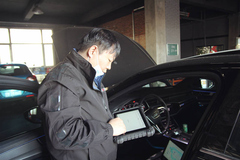 奥迪A6L 45T高功款动力再进化：刷ECU特调加速激进随踩随有！_搜狐汽车_搜狐网