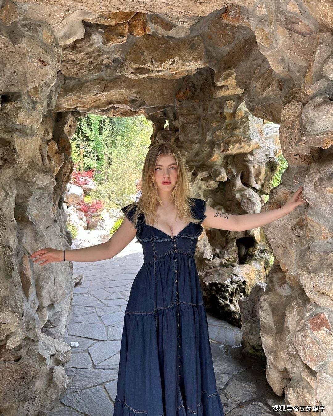 女星Lyliana Wray，身材霸道，曲线丰满，青春性感-搜狐大视野-搜狐新闻