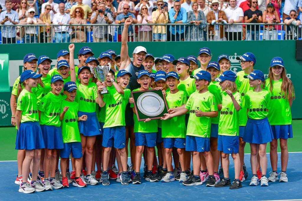 WTA华沙站女单决赛：斯维亚特克斩获赛季第四冠-搜狐大视野-搜狐新闻