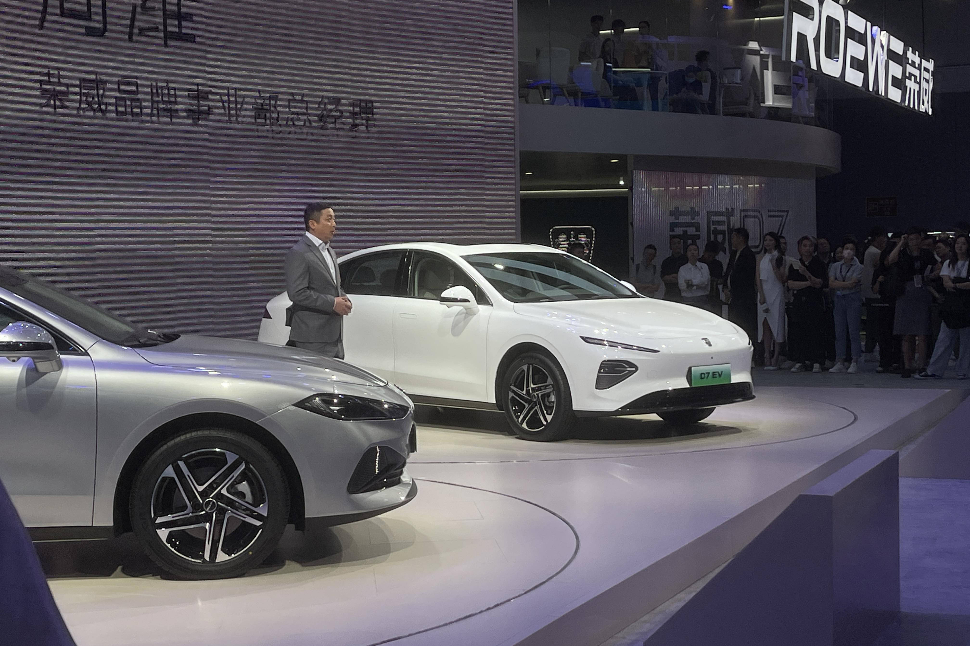 2023成都车展：荣威D7 EV/D7 DMH亮相_搜狐汽车_搜狐网