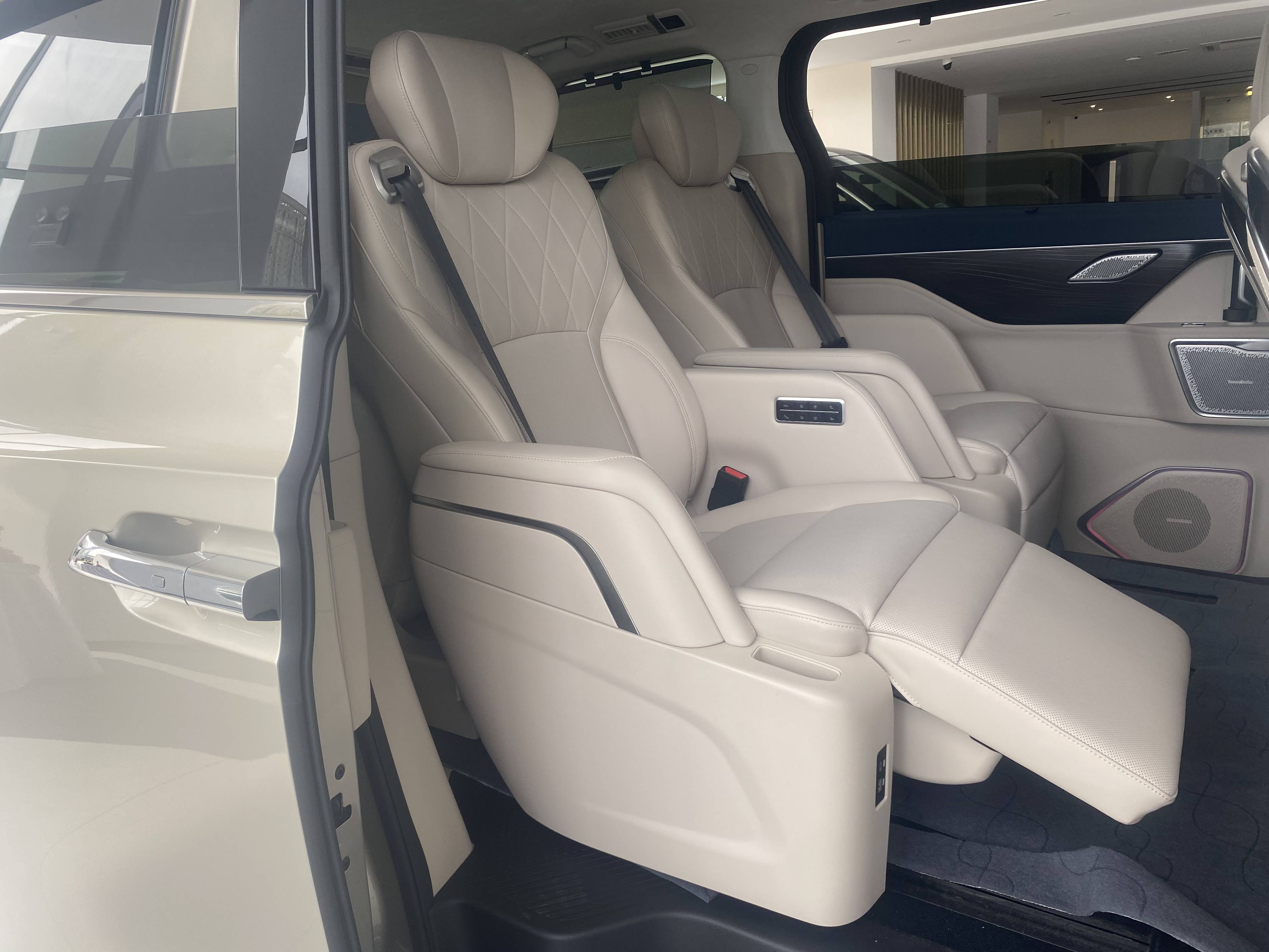 一款豪华MPV 吉林帅通4S店抢先实拍高山DHT-PHEV_搜狐汽车_搜狐网