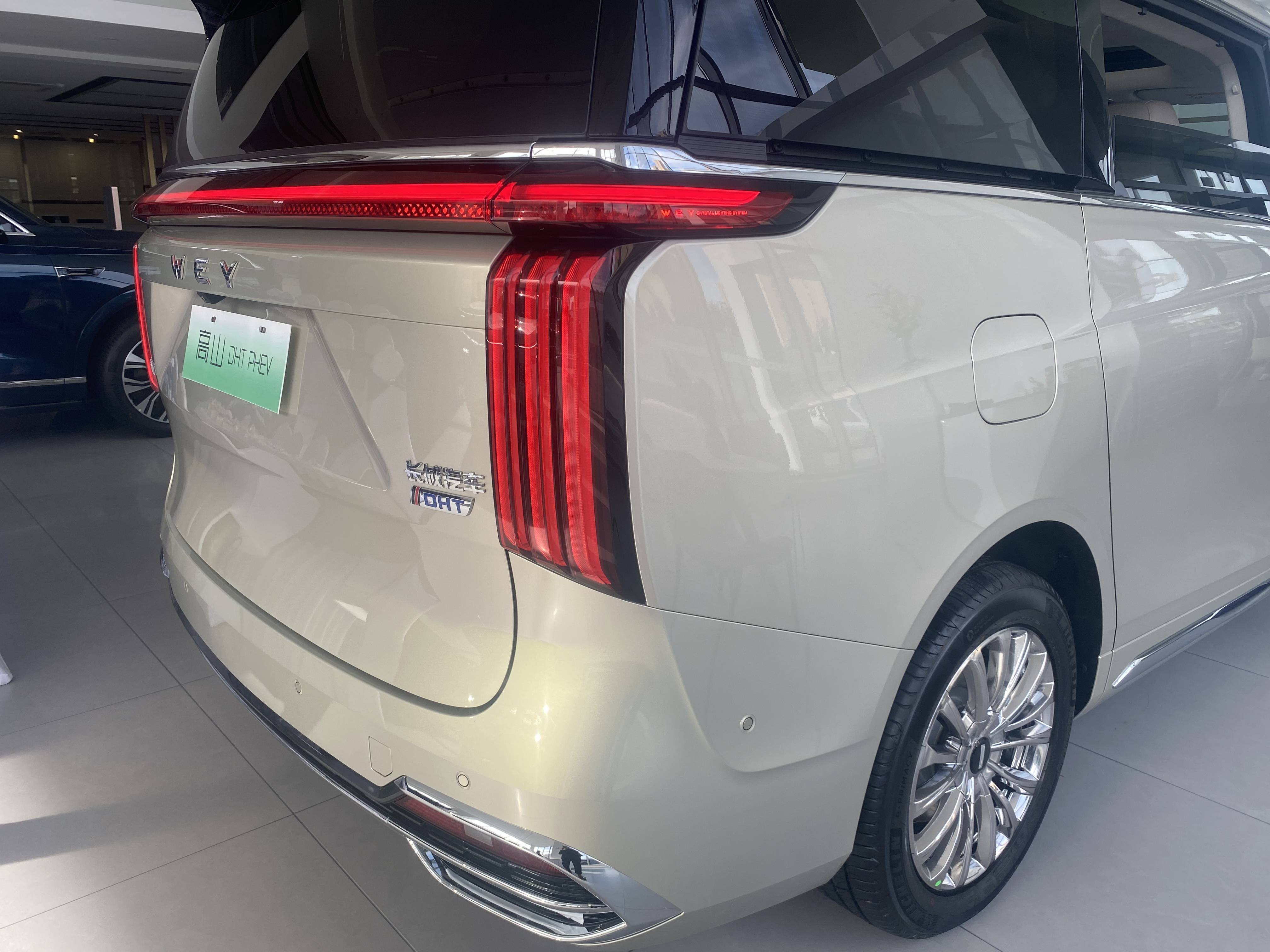 一款豪华MPV 吉林帅通4S店抢先实拍高山DHT-PHEV_搜狐汽车_搜狐网