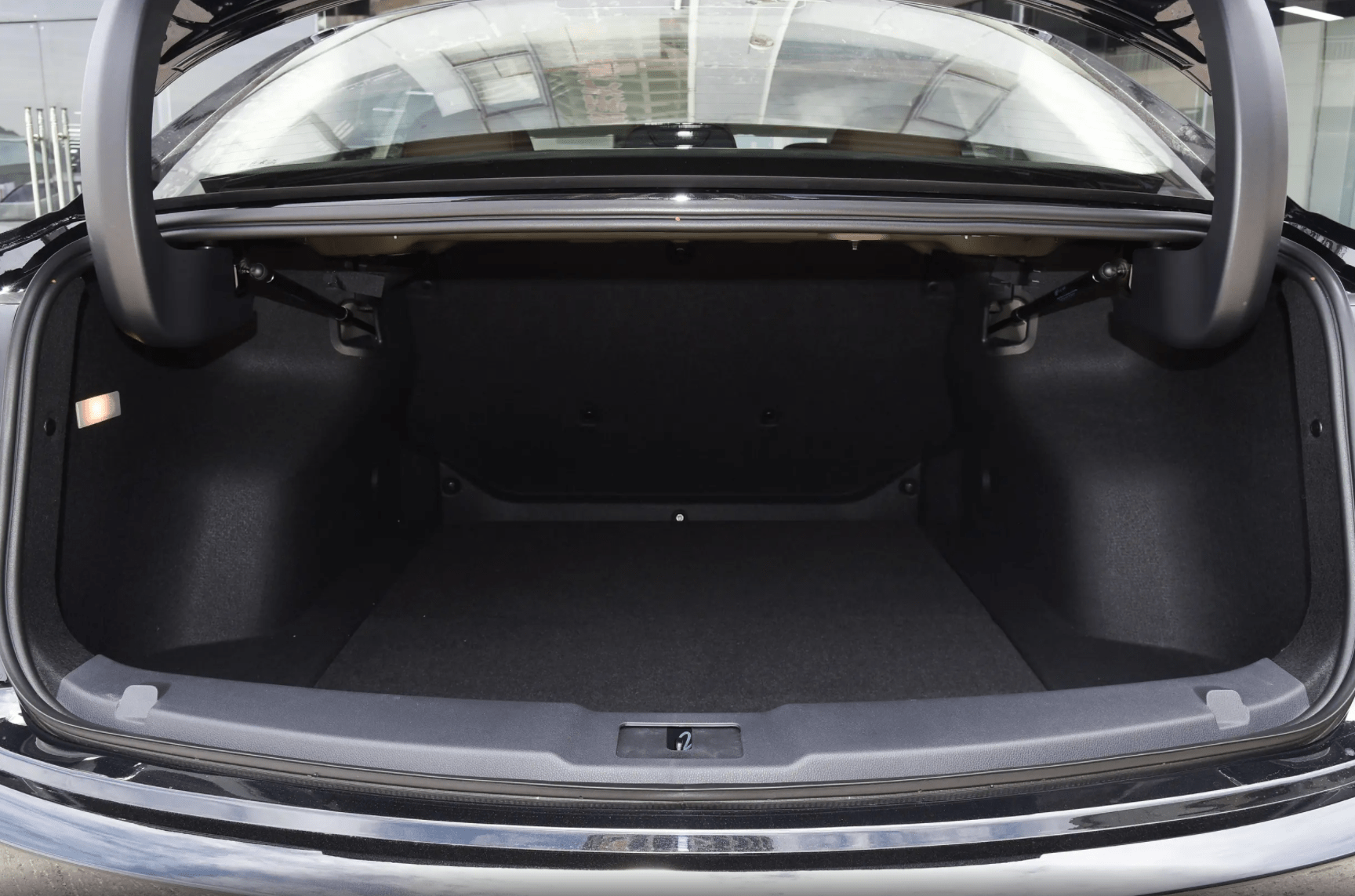 优惠近10万、续航600km+ 红旗E-QM5值得大家购买吗？_搜狐汽车_搜狐网