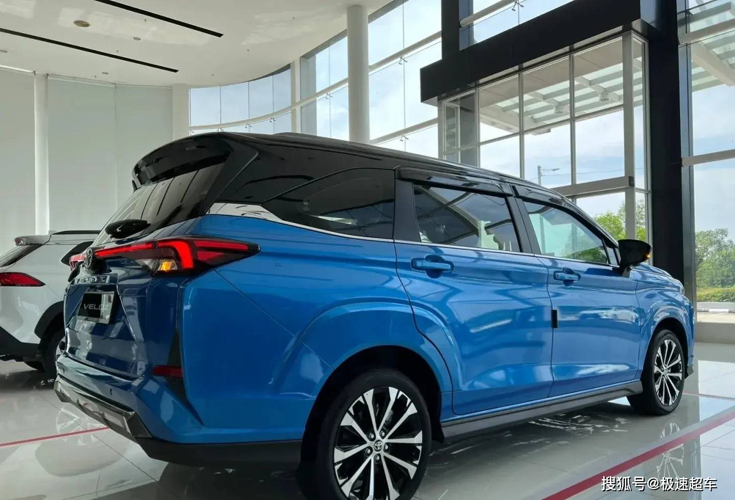 丰田廉价MPV来啦，海外不足8W，三排七座空间硕大，取名VELOZ_搜狐汽车_搜狐网