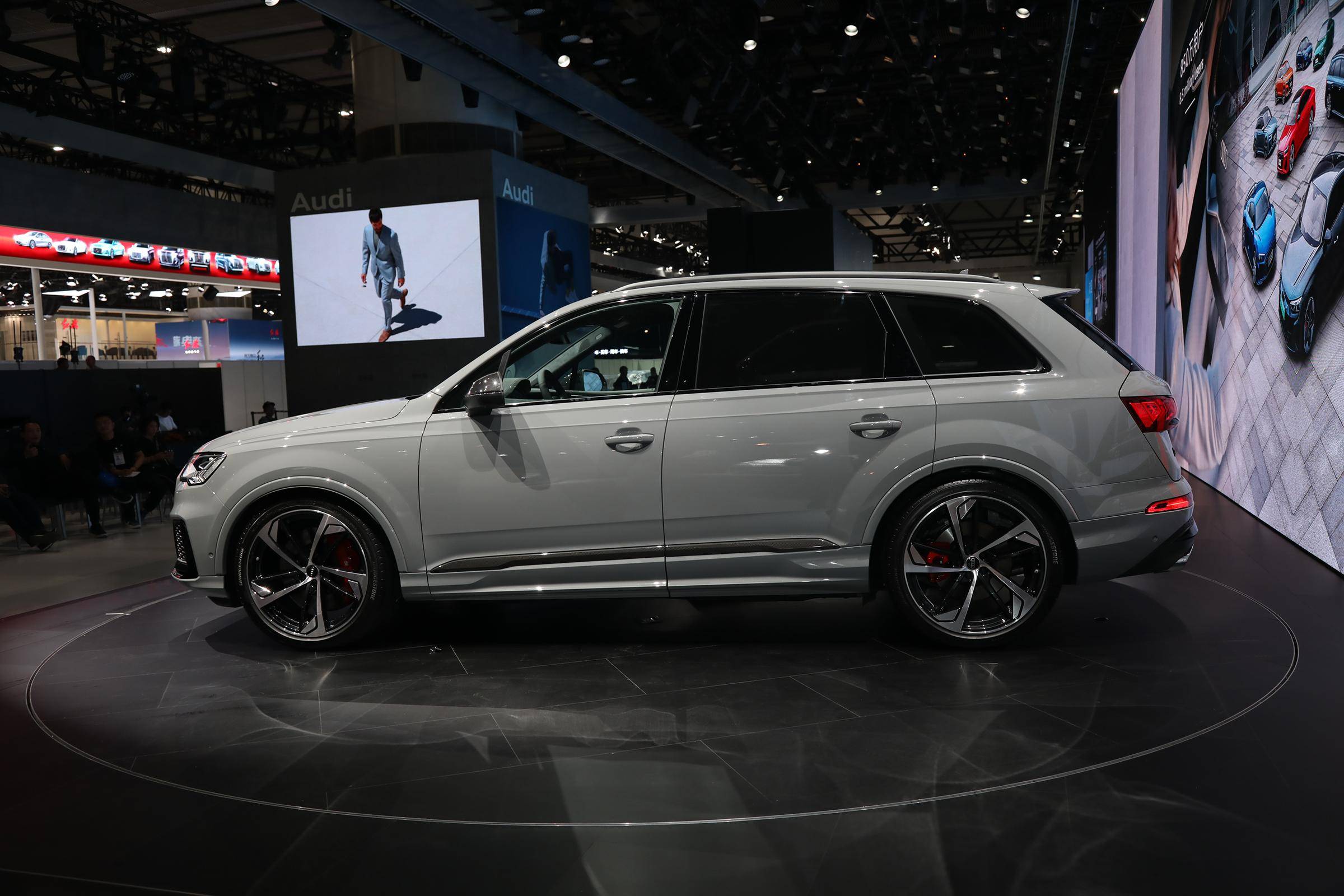 选AMG GLE还是它？奥迪SQ7暗夜骑士版将于1月12日上市，搭4.0T V8_搜狐汽车_搜狐网