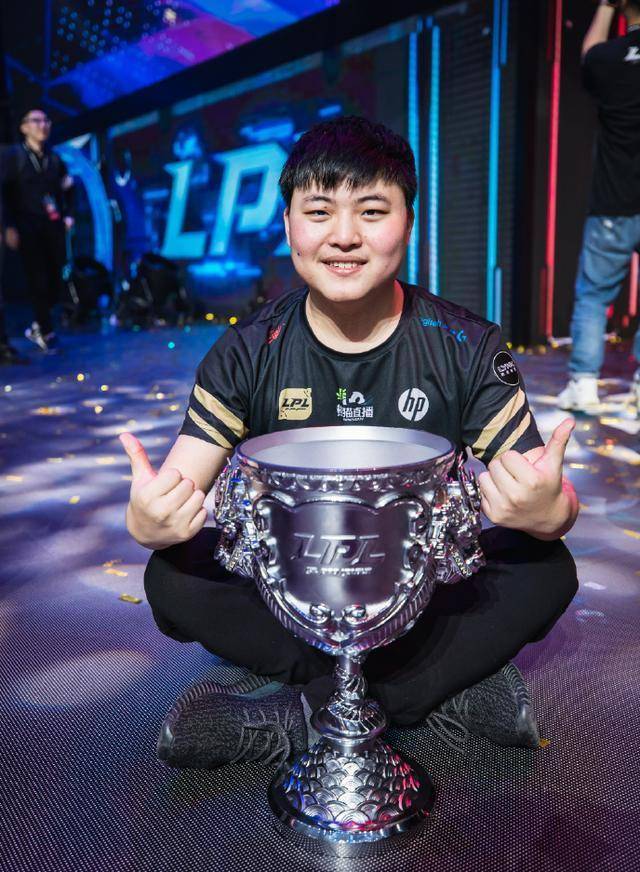 Uzi退役加入GNR战队？选手实力碾压正版，网友：比RNG强多了！_名单