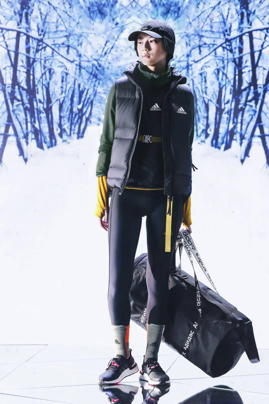 阿迪达斯联合UCCA Lab打造 冬日幻境， 全国门店线上线下联动，开启羽绒不服沉浸式体验-搜狐大视野-搜狐新闻