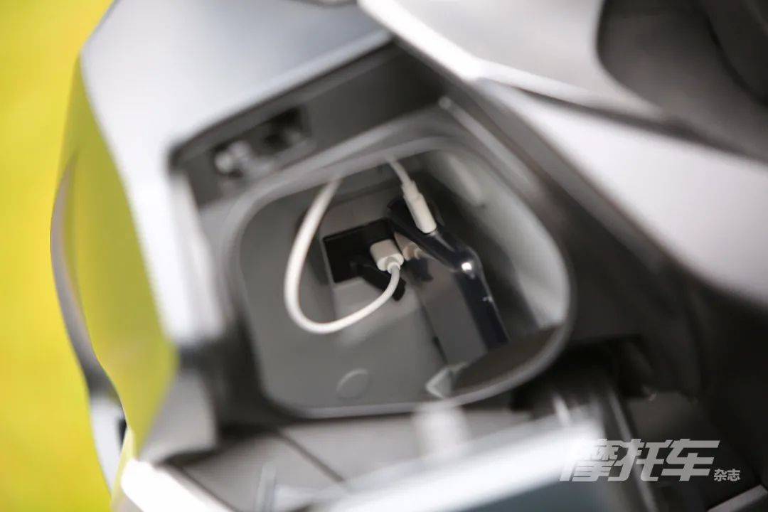 实拍详解Honda NSS350，诠释精品大踏板应有的样子！-搜狐大视野-搜狐新闻