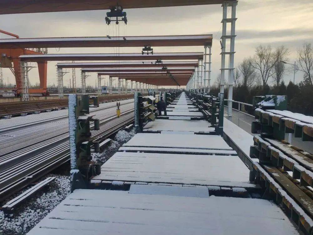 这趟神秘列车12306都查不到！_钢轨